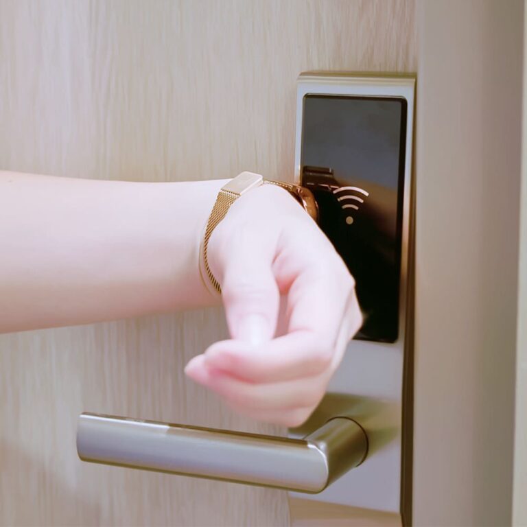 Custom Smartwatch Tailored For Specific Industries | iSmarch